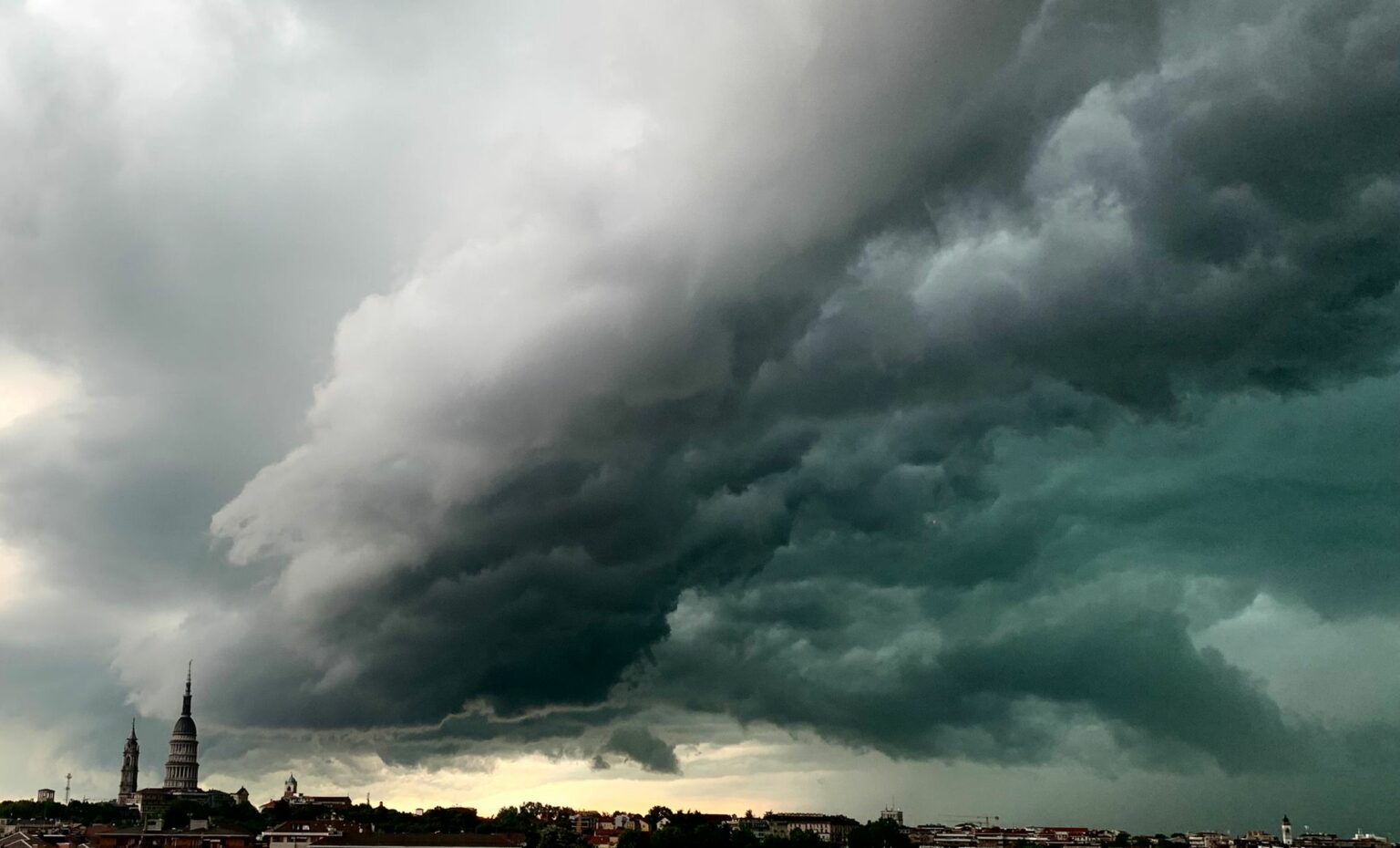 Temporali in arrivo sul Piemonte: allerta gialla anche nel novarese