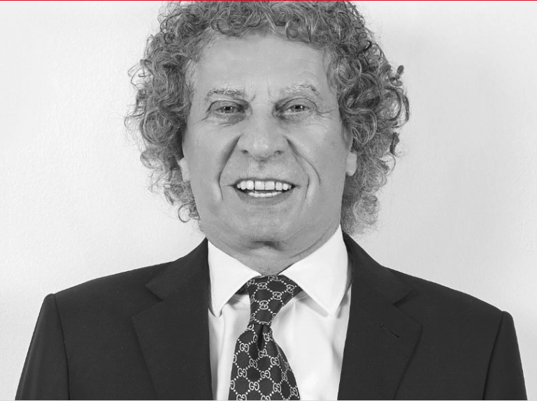 Sono novaresi le scarpe di John Travolta a Sanremo. E scoppia un caso